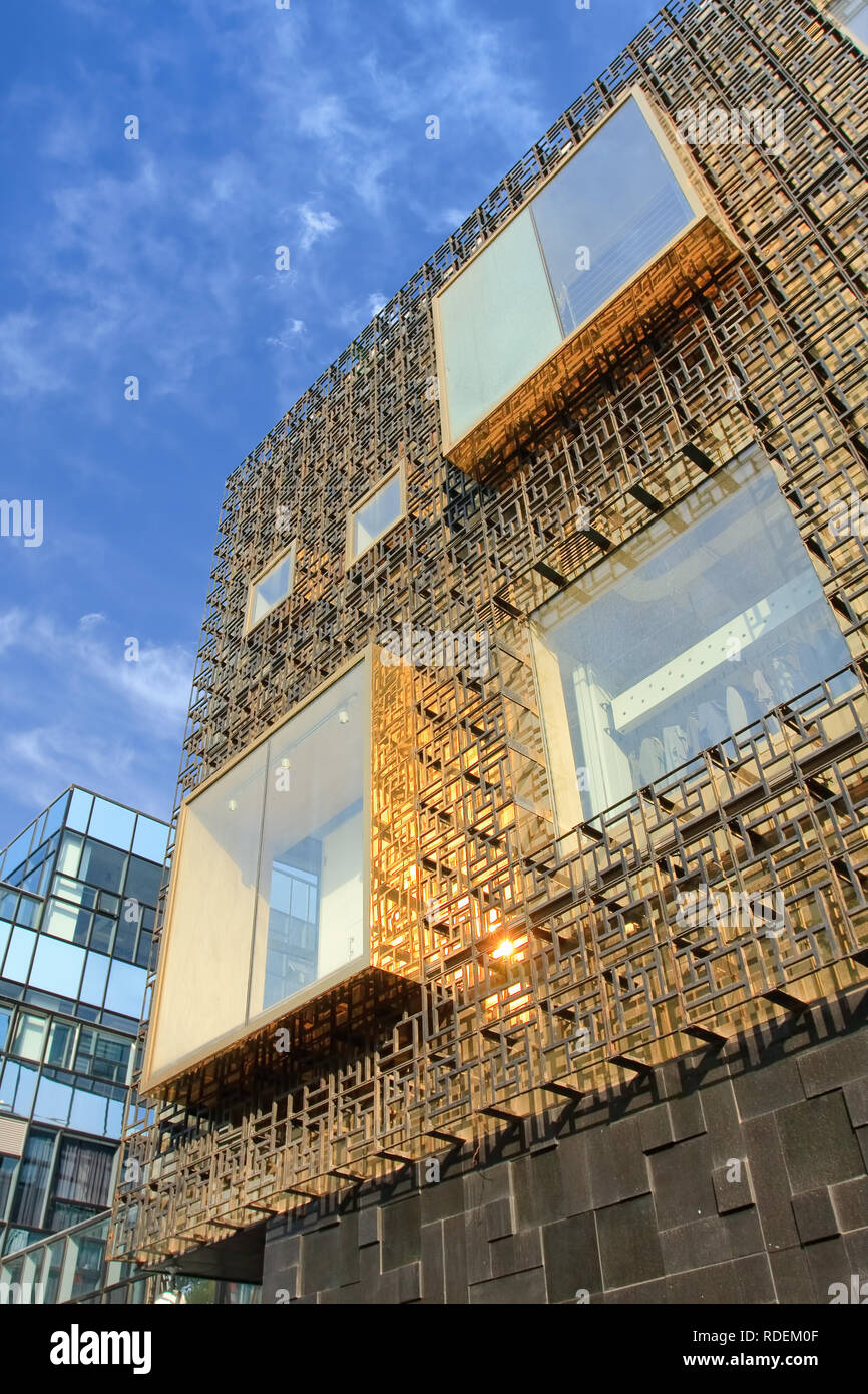 Fancy restaurant exterior hi-res stock photography and images - Alamy