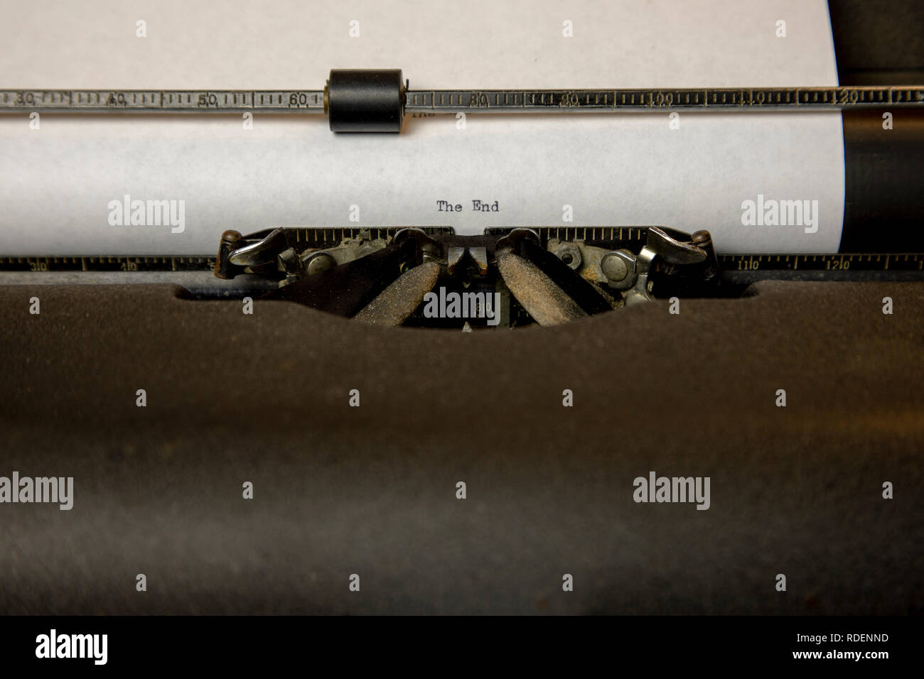 The End typed on plain white paper on antique grunge typewriter Stock ...