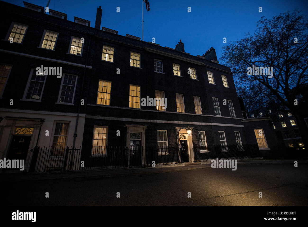 At no 10 downing street hi-res stock photography and images - Alamy