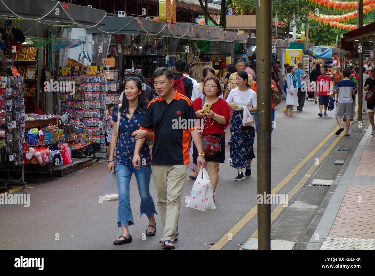 Singapore street scene hi-res stock photography and images - Alamy