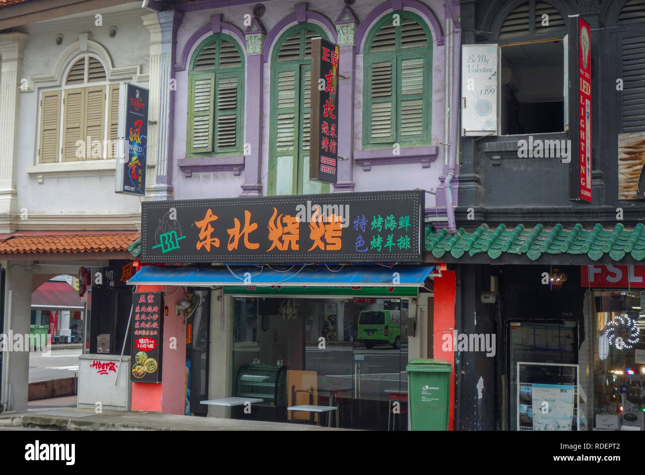 Street scene, Chinatown, Singapore, Asia Stock Photo - Alamy