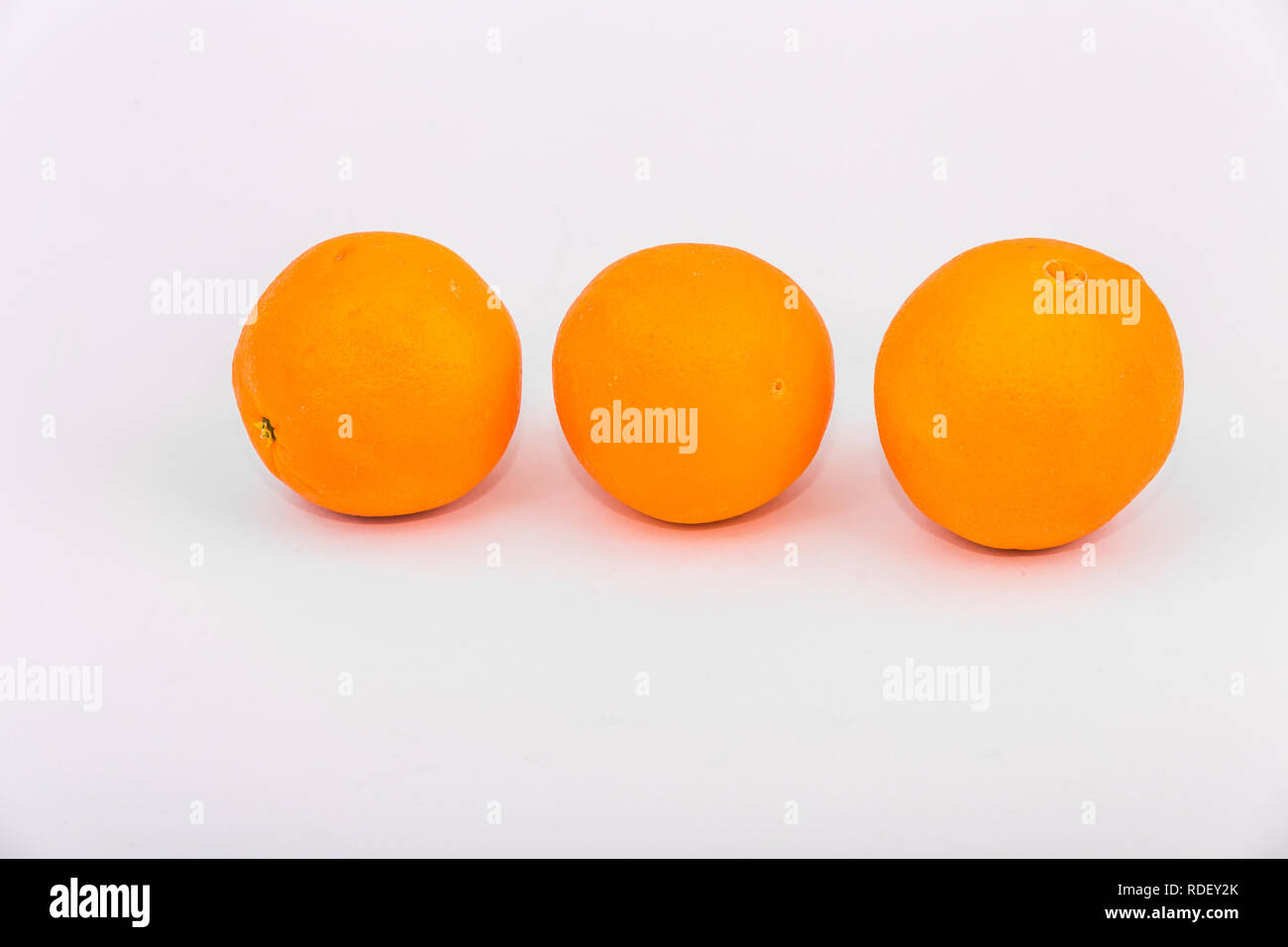 Three whole oranges hi-res stock photography and images - Alamy
