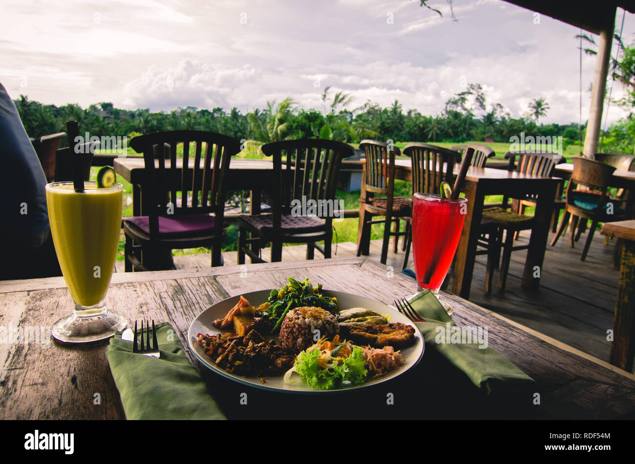 Having a drink dinner hi-res stock photography and images - Alamy