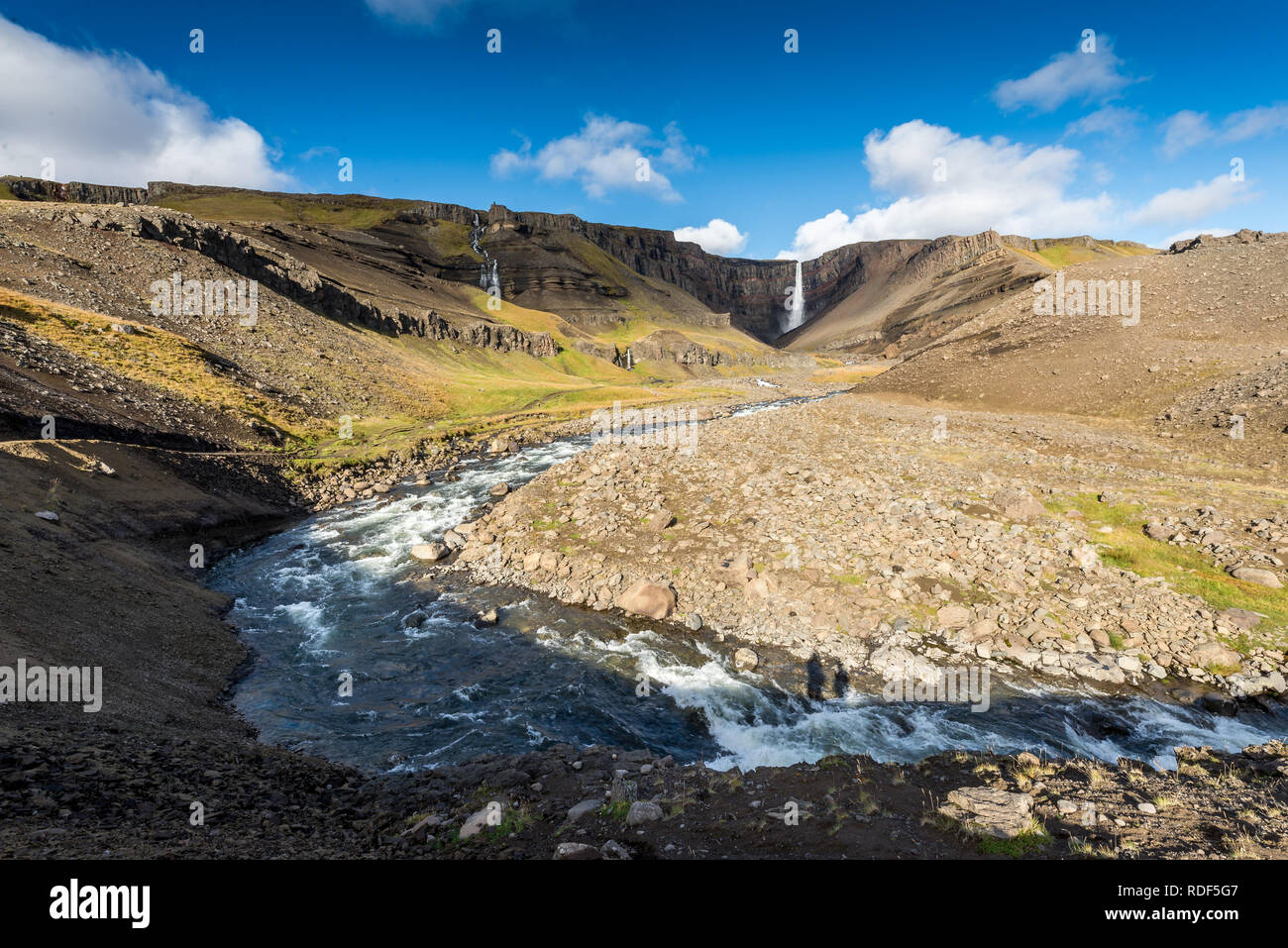 Hengifoss Wasserfall in Island Stock Photo - Alamy