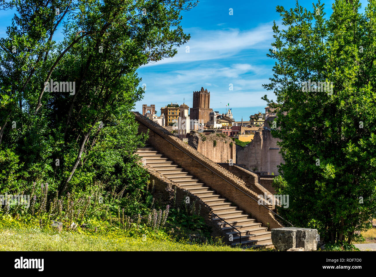 Ancient roman building made hi-res stock photography and images - Alamy