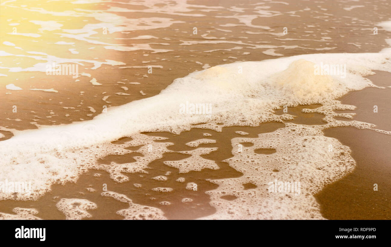 Foam from a wave hi-res stock photography and images - Alamy