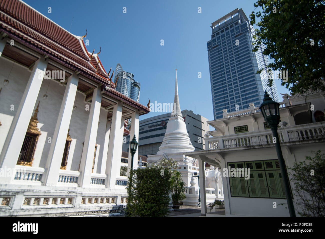 the architecture of the Wat Pathum Wanaram in the city of Bangkok in ...