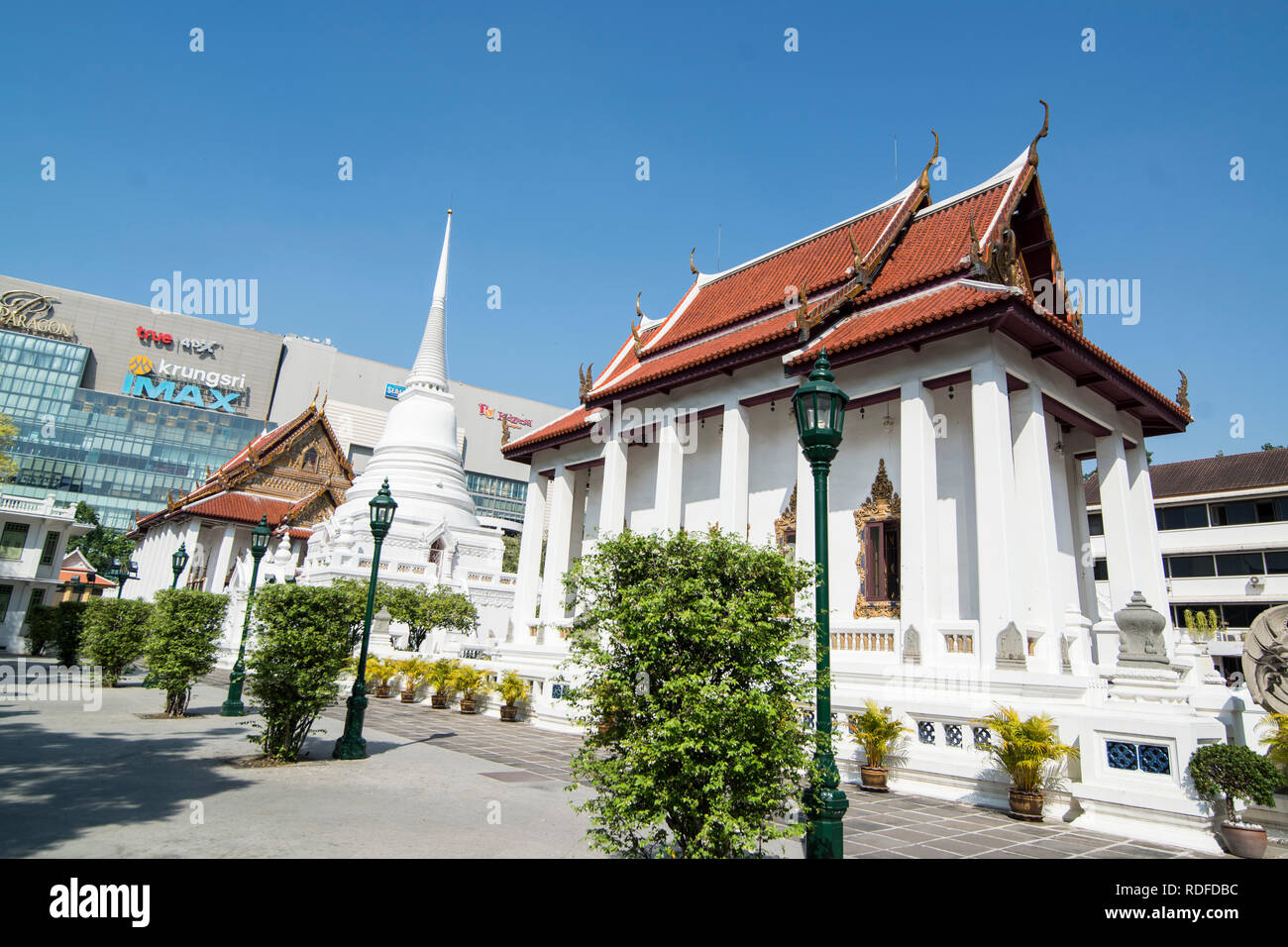 the architecture of the Wat Pathum Wanaram in the city of Bangkok in ...
