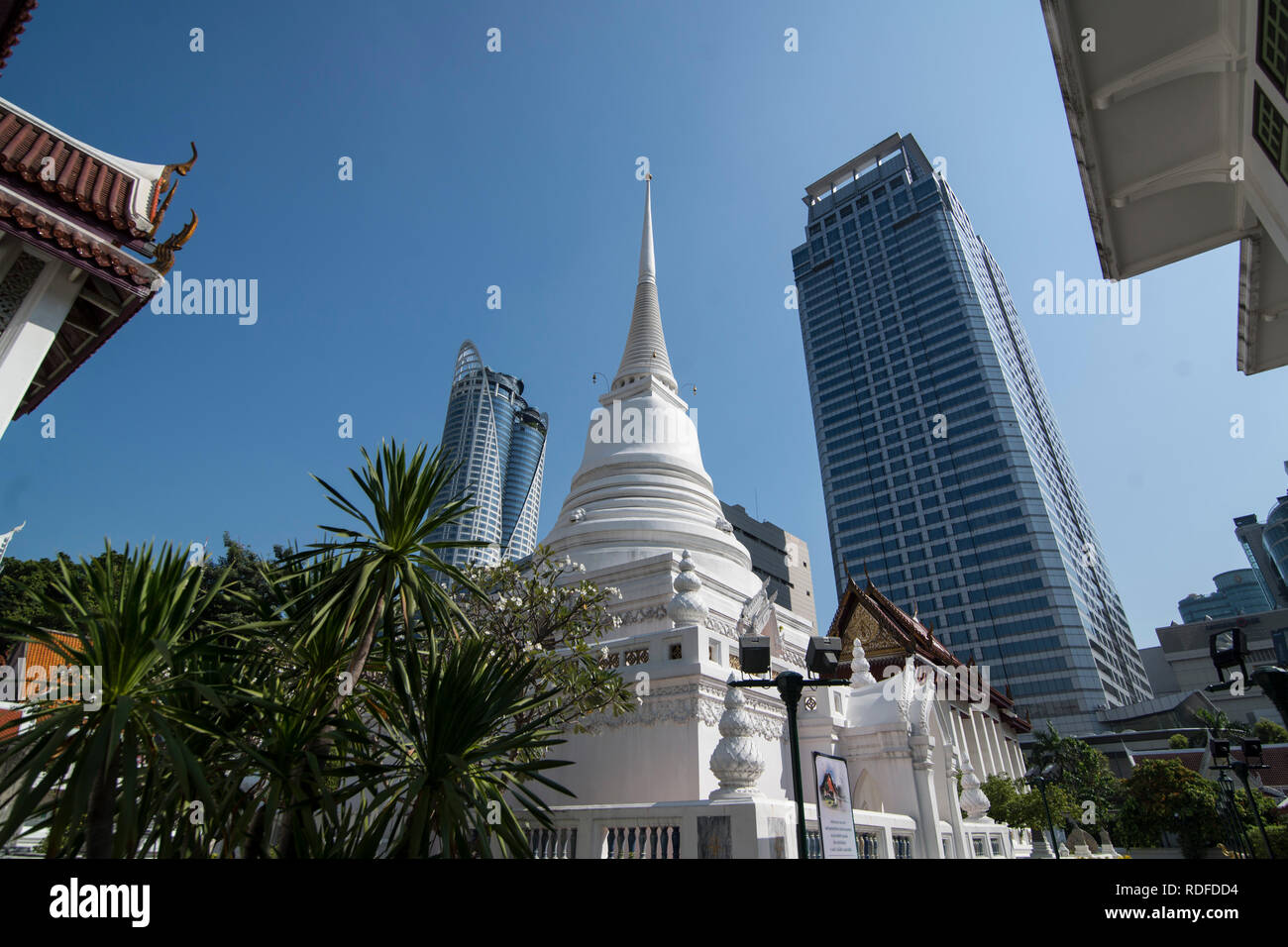 Bangkok wat pathum wanaram hi-res stock photography and images - Alamy