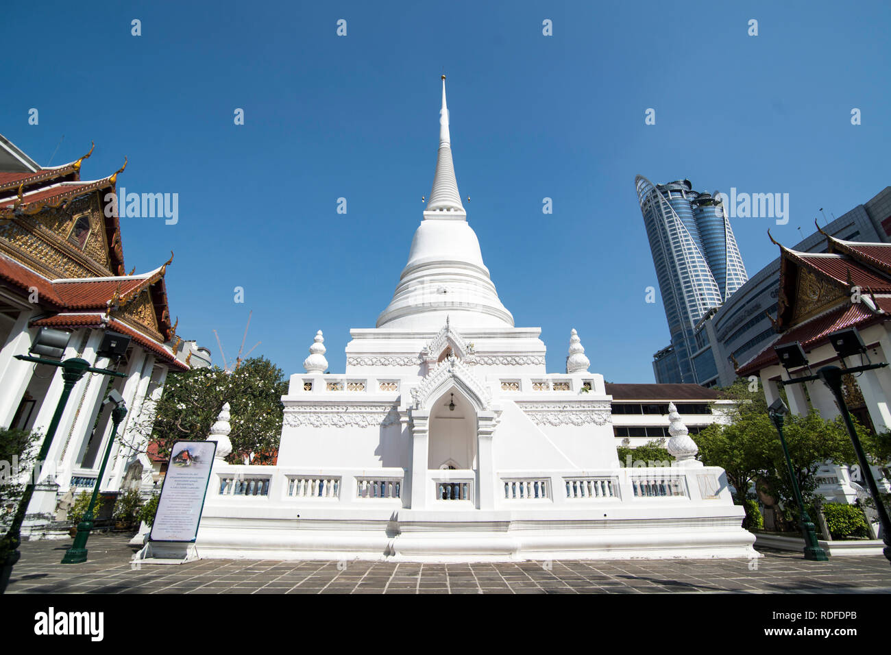 the architecture of the Wat Pathum Wanaram in the city of Bangkok in ...