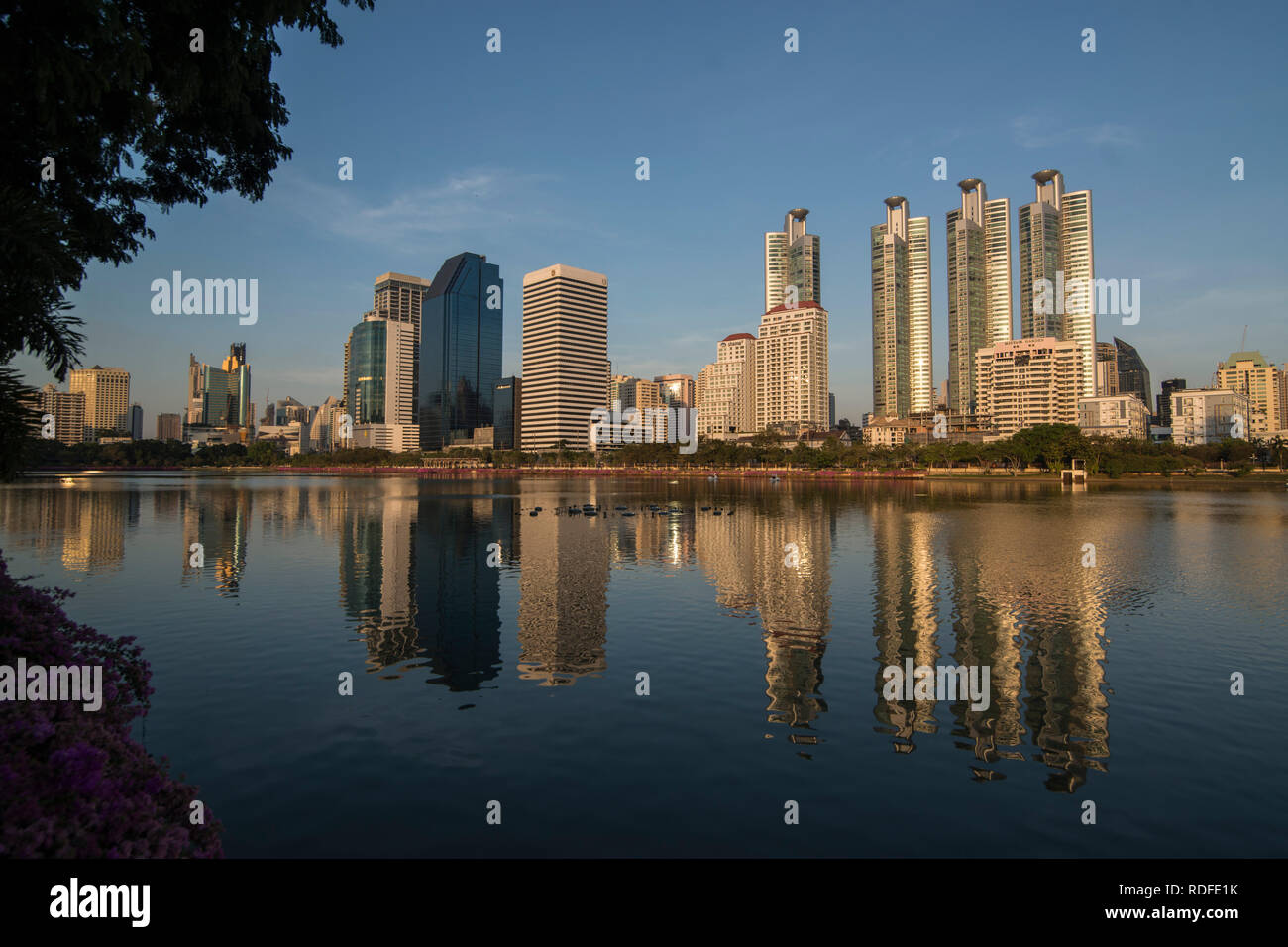 Lake ratchada bangkok hi-res stock photography and images - Alamy