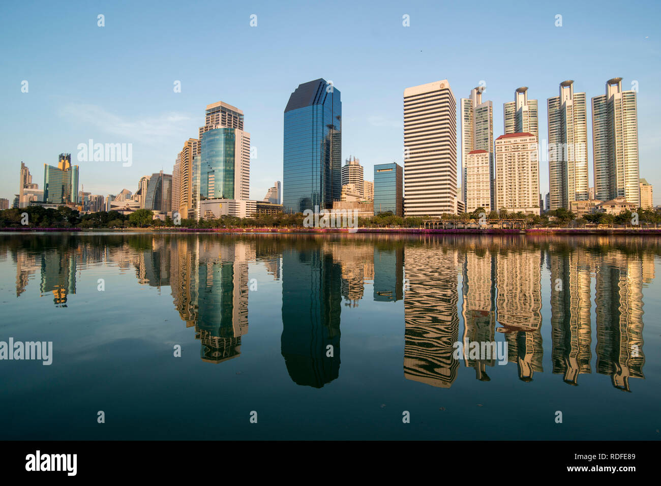 Lake ratchada bangkok hi-res stock photography and images - Alamy