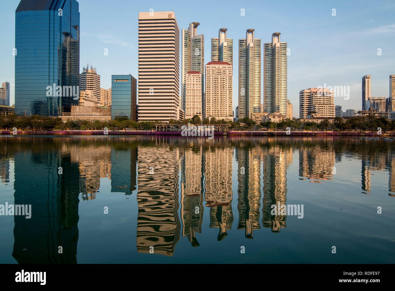 Lake ratchada bangkok hi-res stock photography and images - Alamy