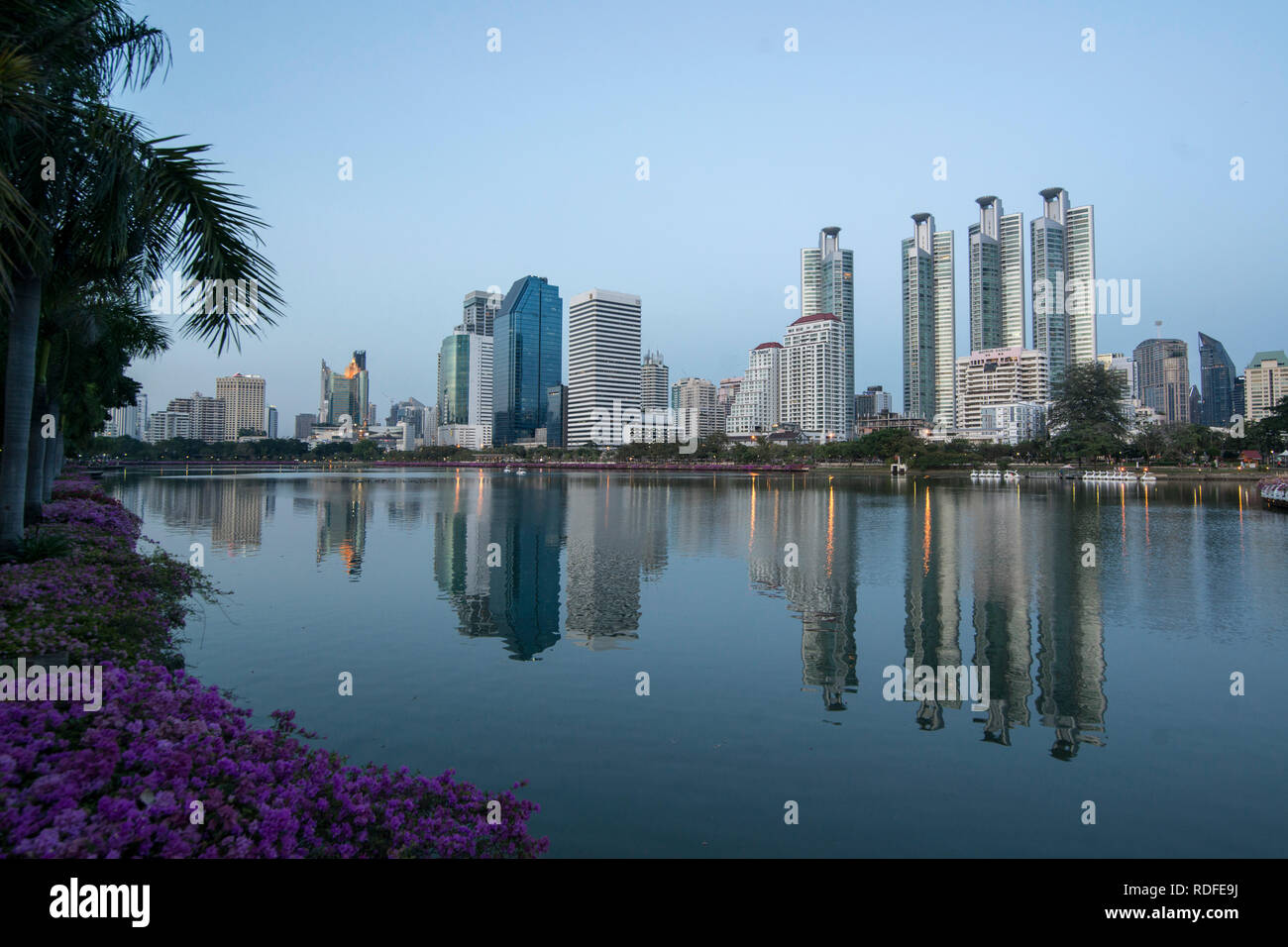 Lake ratchada bangkok hi-res stock photography and images - Alamy