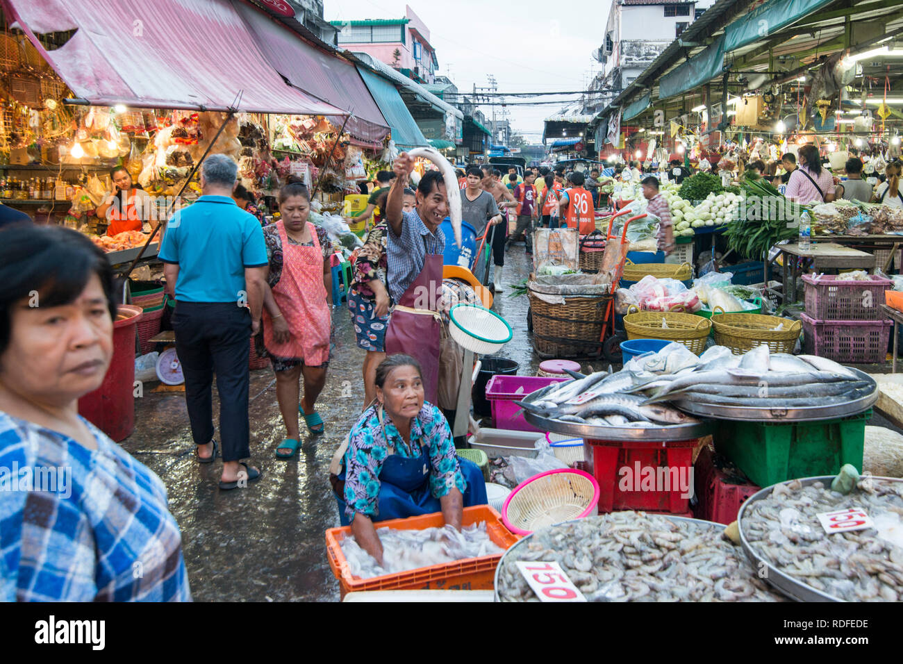 the fish market at the food Market at the Khlong Toey Market in Khlong ...