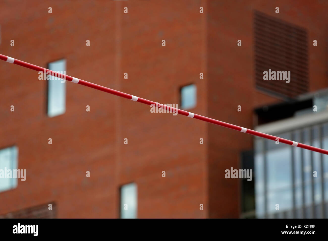 Pole vault crossbar hi-res stock photography and images - Alamy