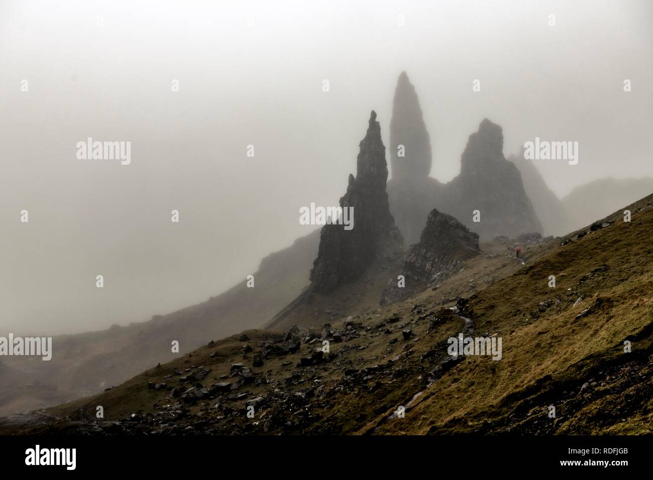 People group fog foggy hi-res stock photography and images - Alamy