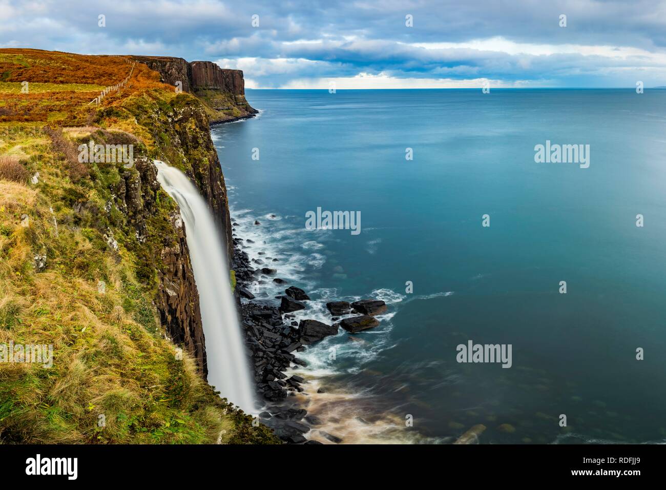 Kilt Rock waterfall at cliff with North Sea in background, Portree ...