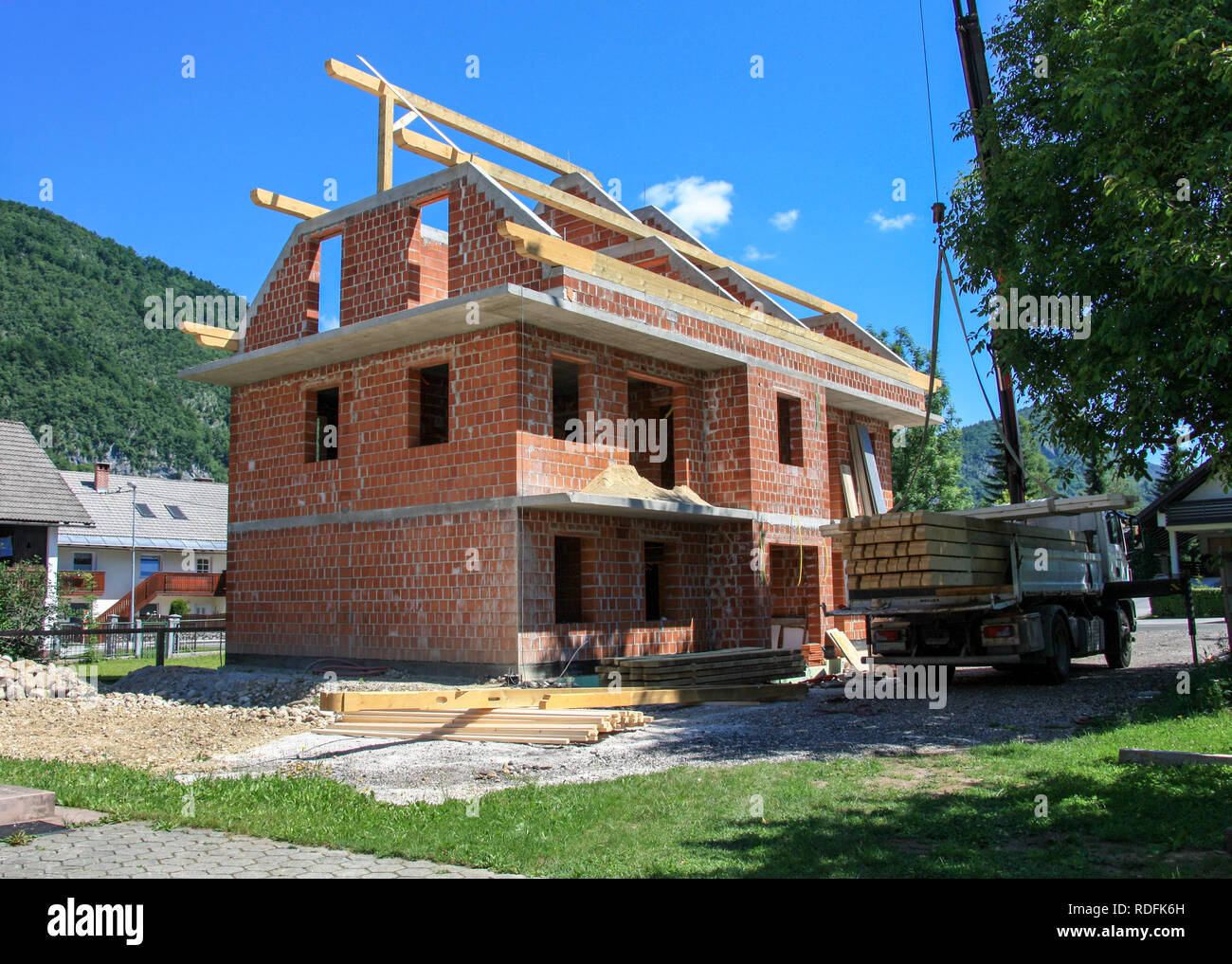 roof building on house Stock Photo - Alamy