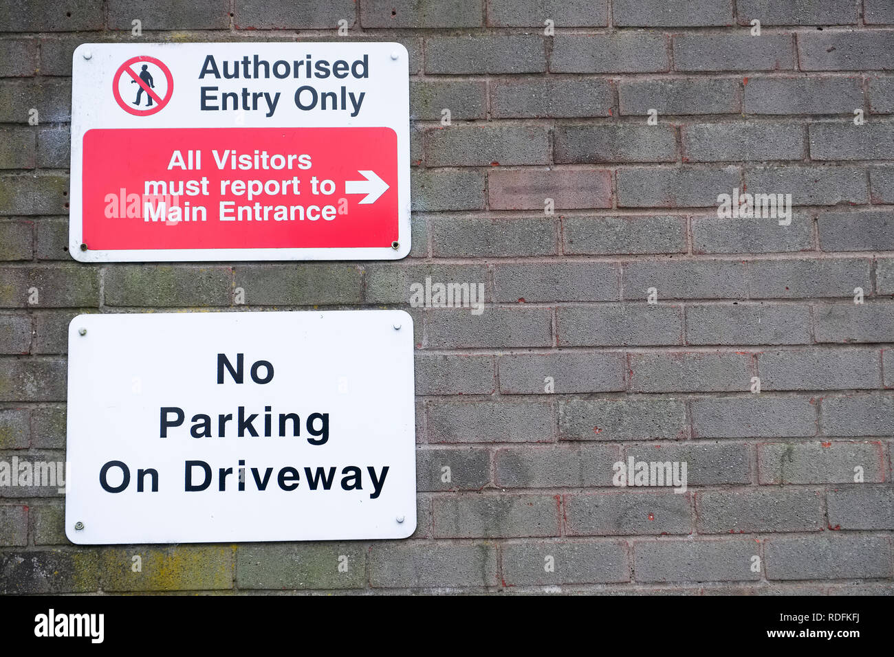 No parking on driveway authorised entry only sign Stock Photo - Alamy