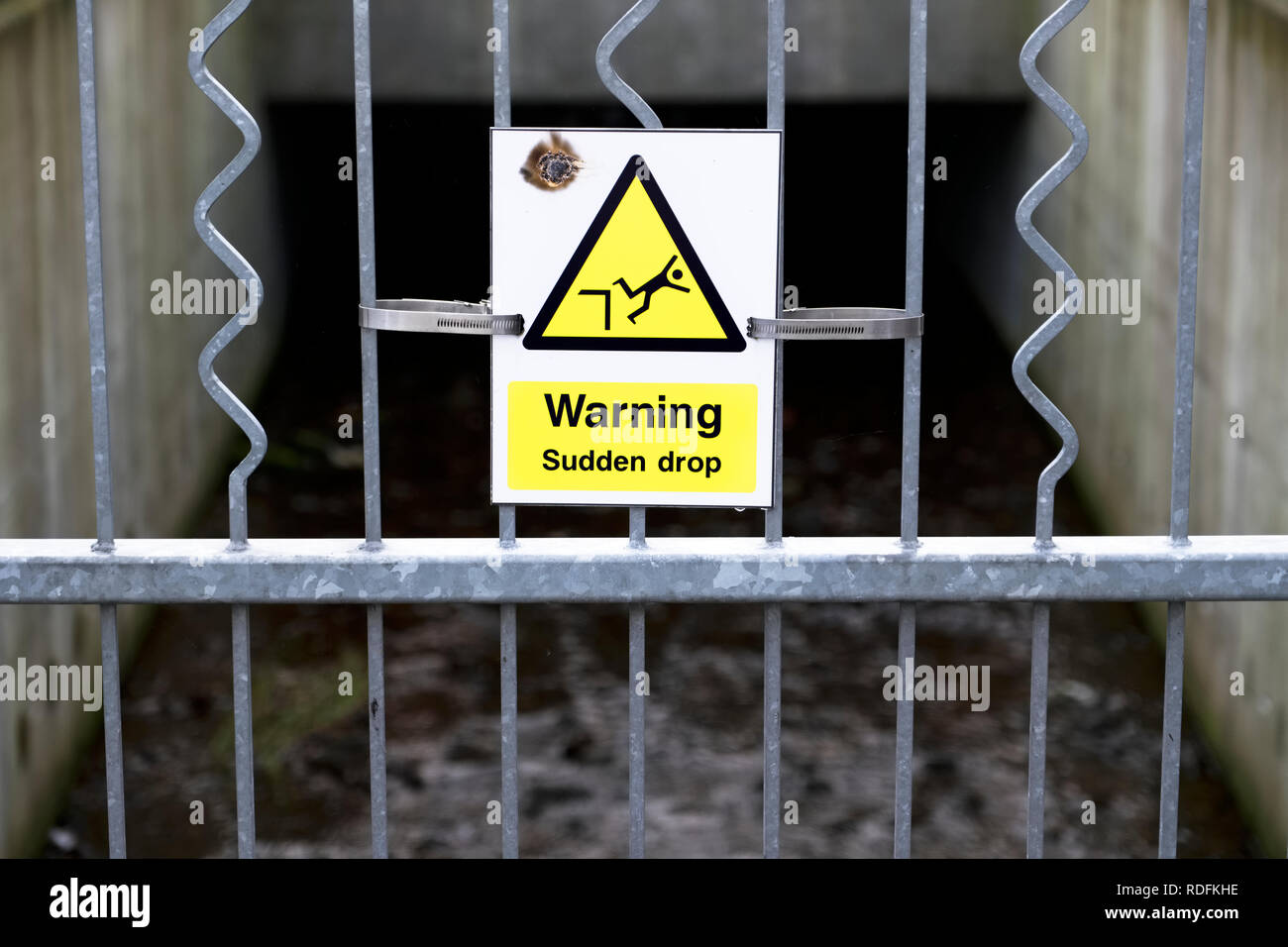 Warning sudden drop sign hi-res stock photography and images - Alamy