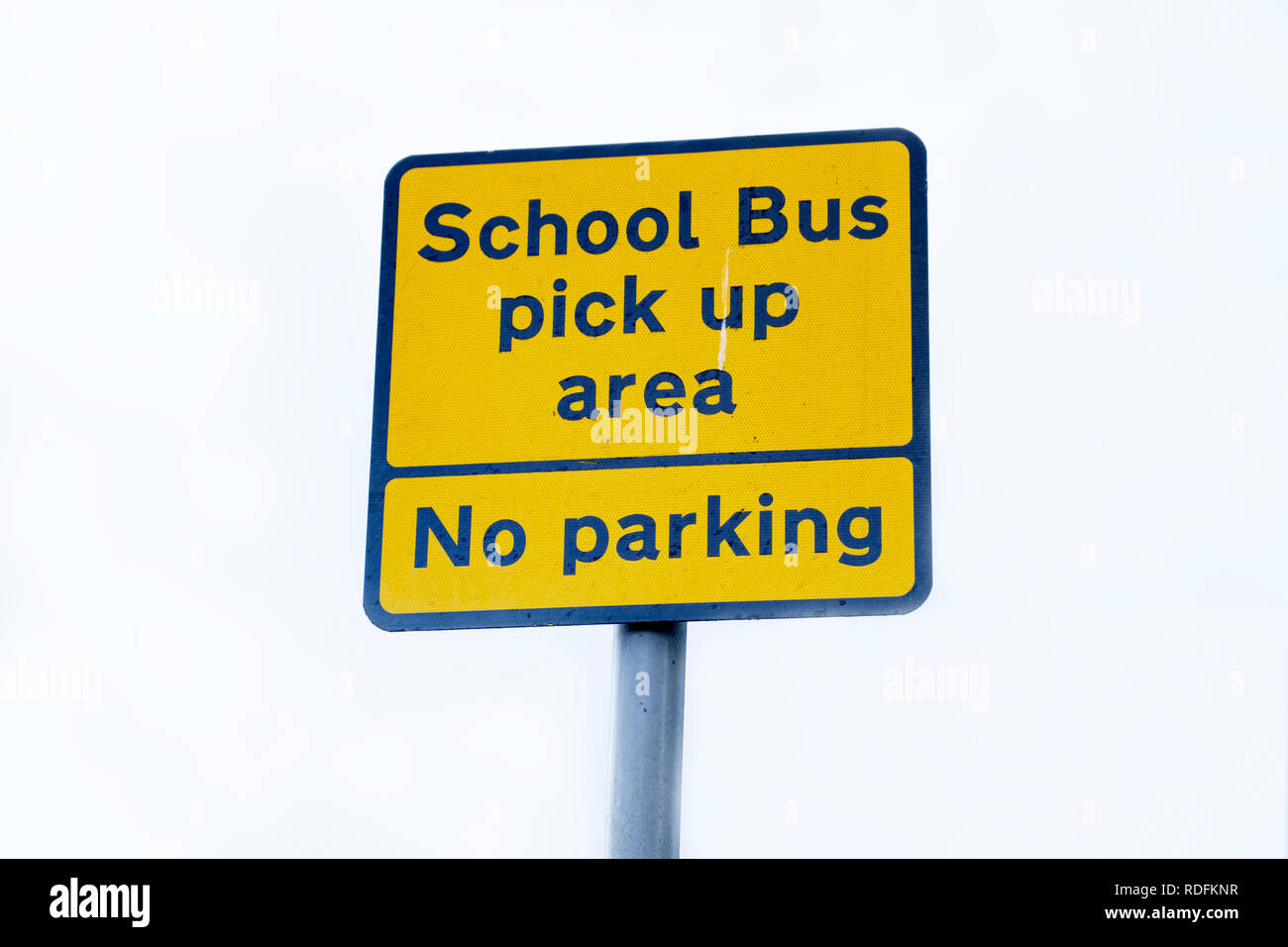 School pick up sign hi-res stock photography and images - Alamy