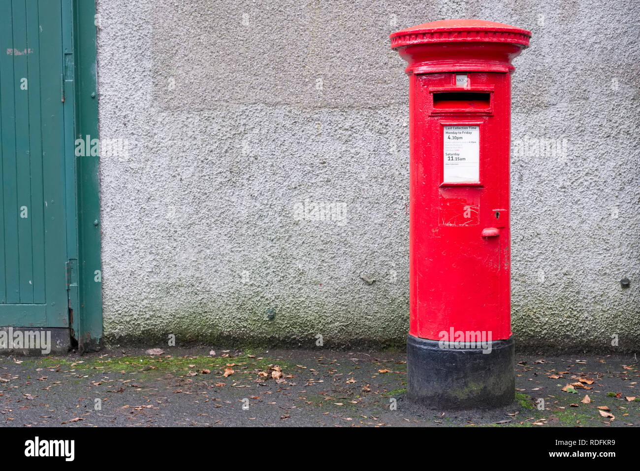 Red pillar post box for mail collection Stock Photo - Alamy