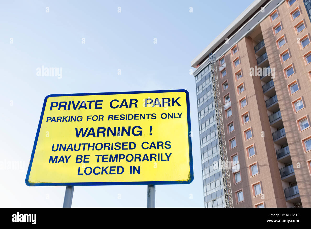 Private residents only sign hi-res stock photography and images - Alamy