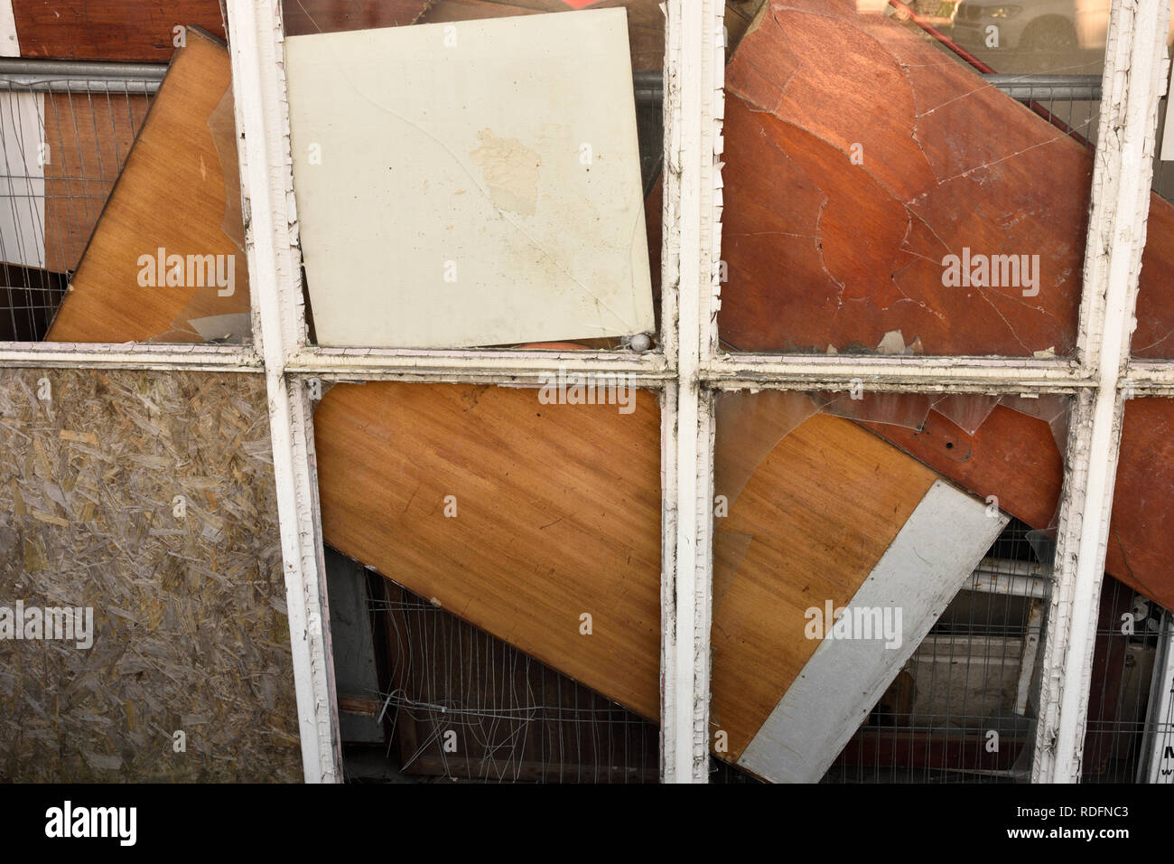 Broken frame windows hi-res stock photography and images - Alamy