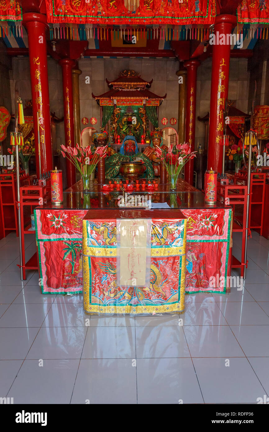 Manado, Indonesia - August 04 2015: Shrine on Klenteng Kwan Kong Temple ...