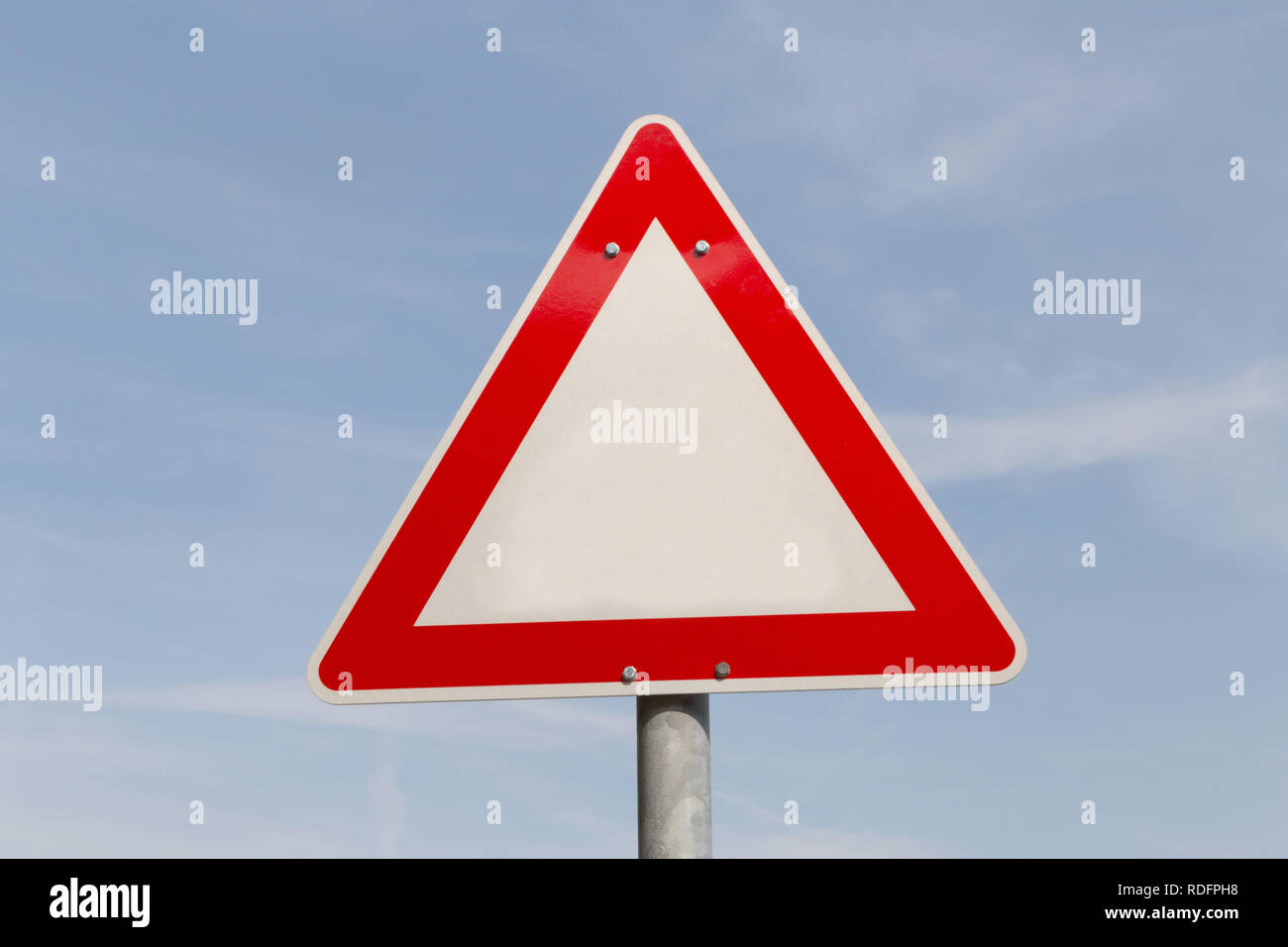 Blank red triangle sign hi-res stock photography and images - Alamy