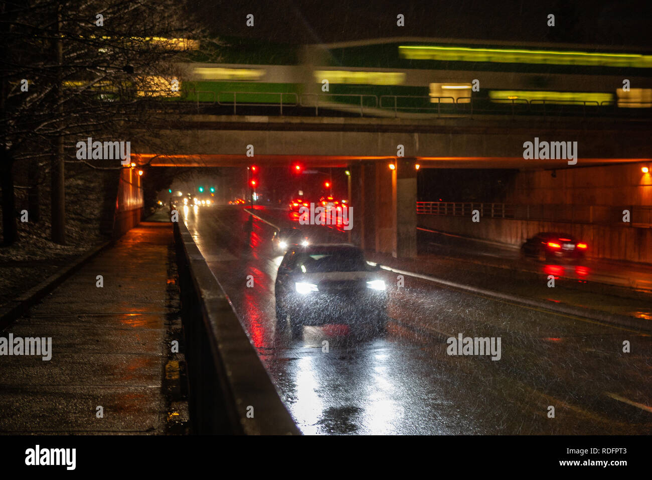Empty streets at night in the rain hi-res stock photography and images ...