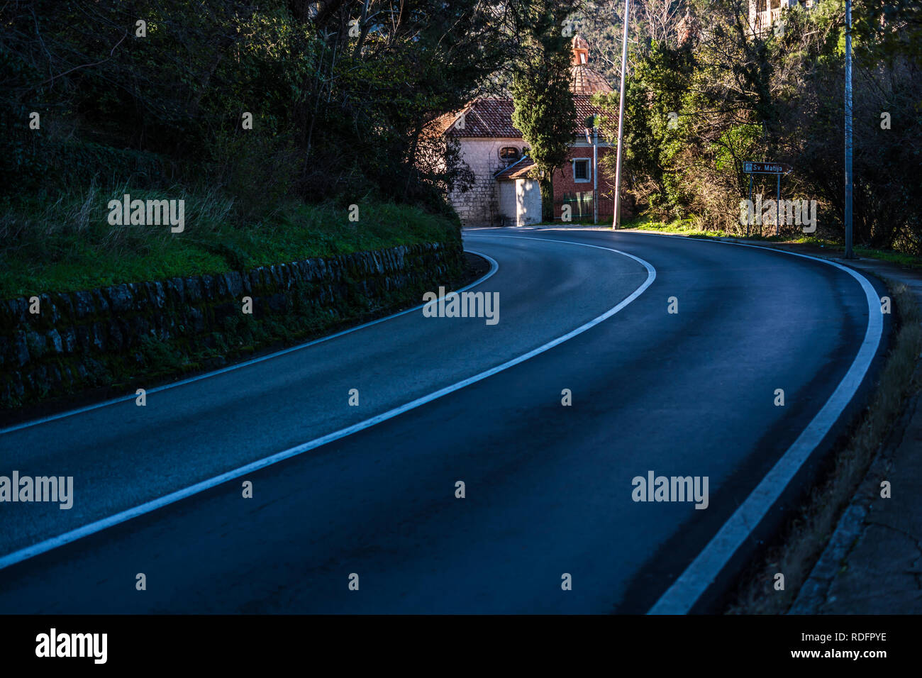 Turn of an empty asphalt road Stock Photo - Alamy