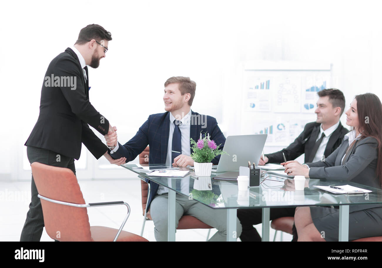 handshake Manager and employee in the workplace Stock Photo - Alamy