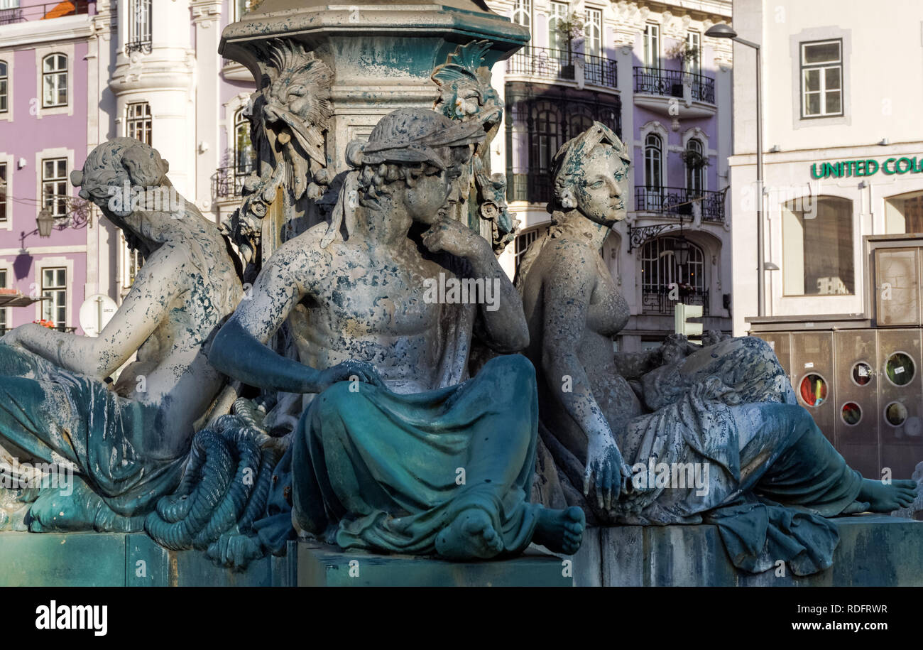 Mermaids statue hi-res stock photography and images - Alamy