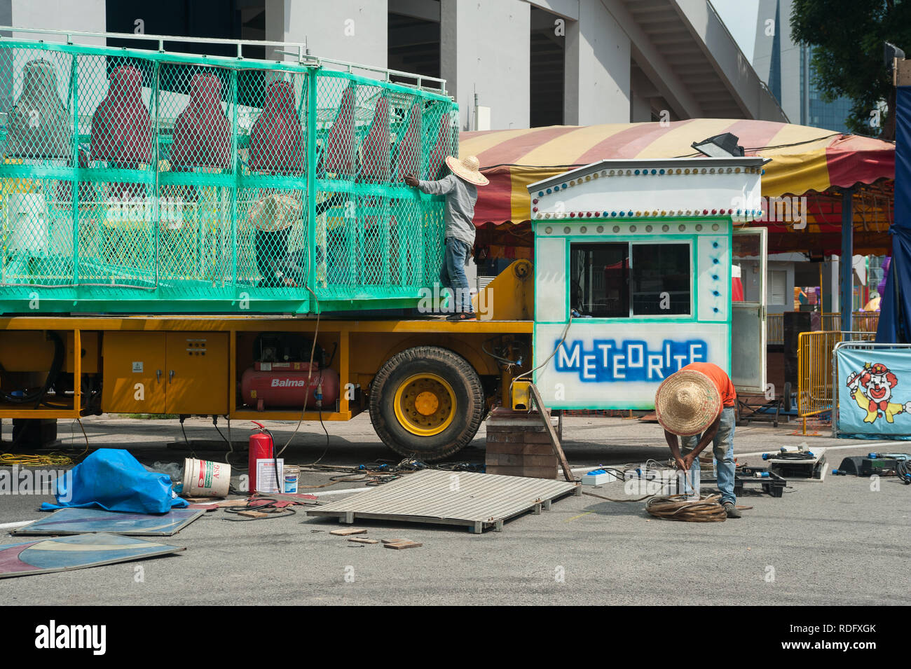 Fairground worker hi-res stock photography and images - Alamy