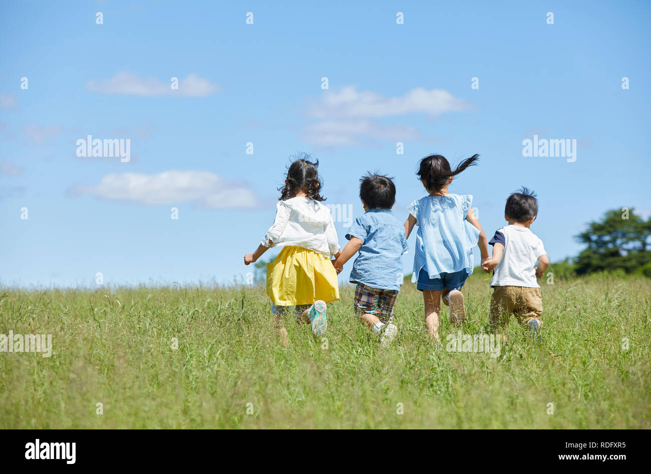 Sister japanese running hi-res stock photography and images - Alamy