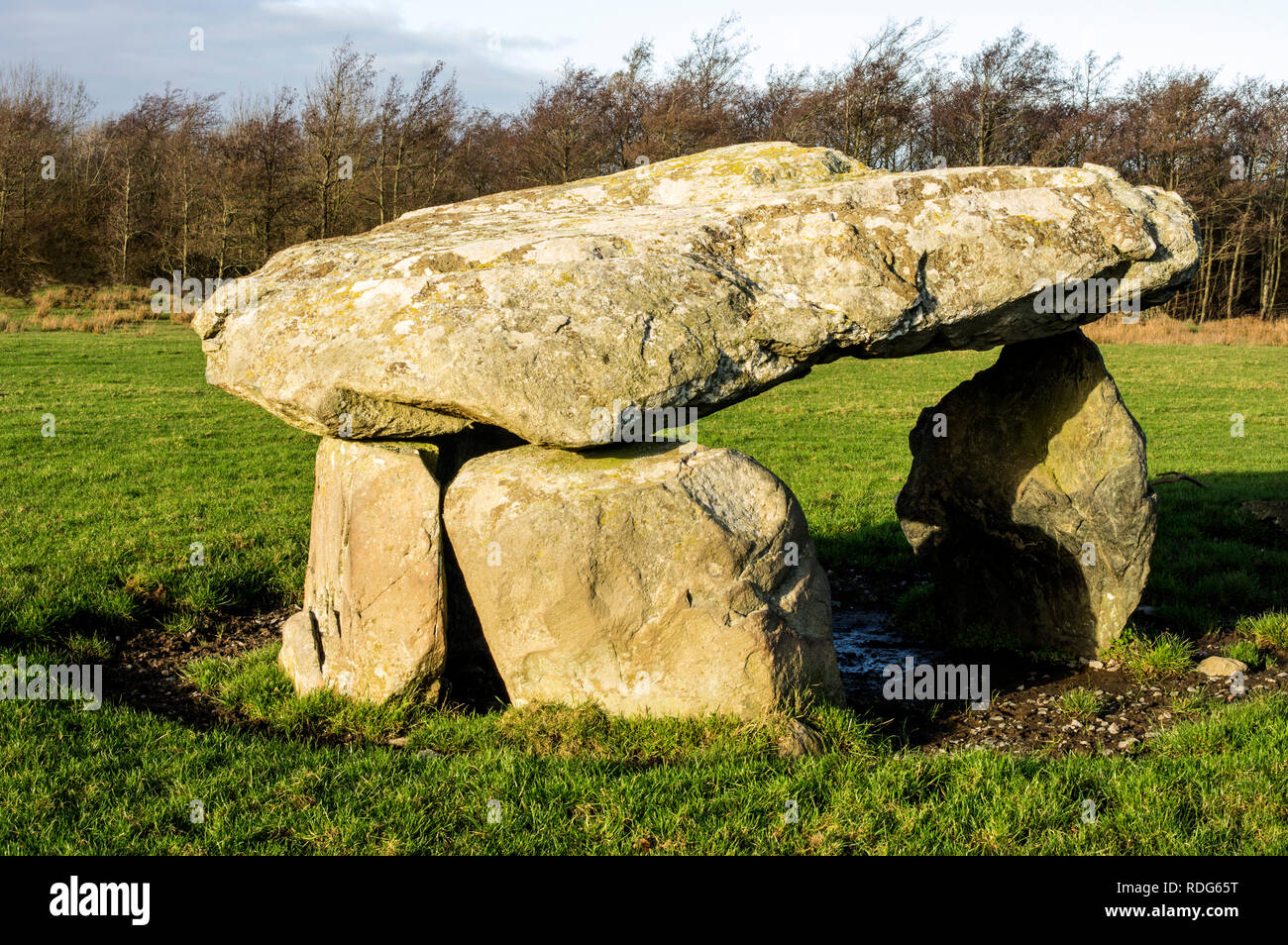 Presaddfed burial chamber bodedern anglesey hi-res stock photography ...