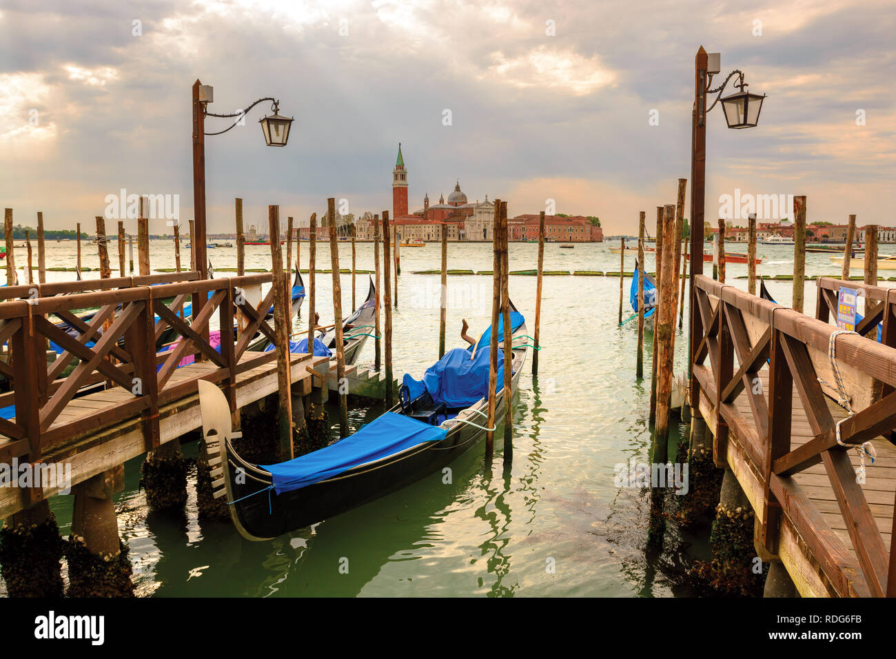 Famous gondola hi-res stock photography and images - Alamy
