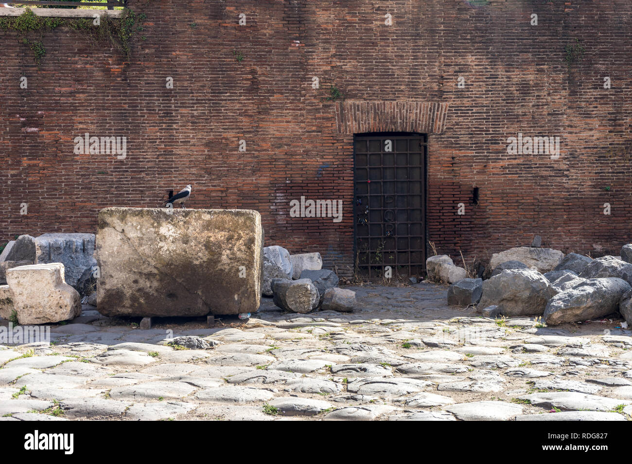 Ancient roman stone brick wall hi-res stock photography and images - Alamy