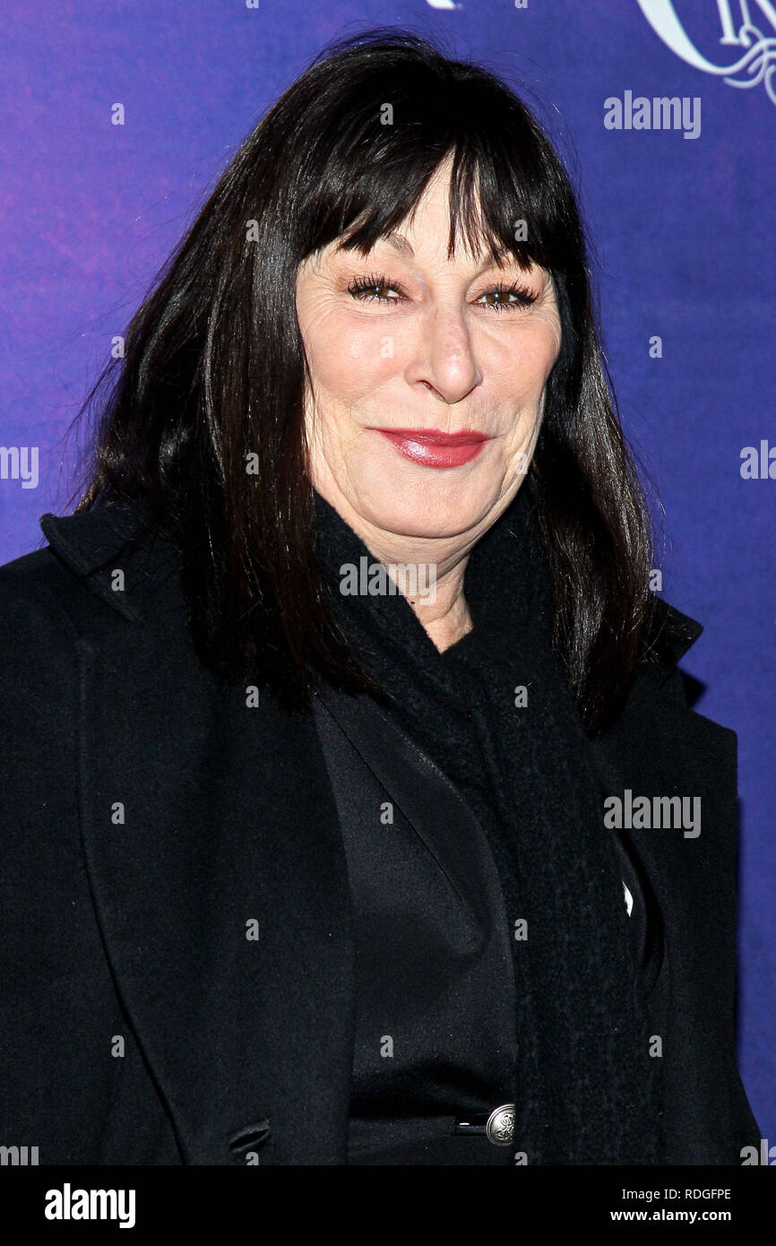 Angelica huston hi-res stock photography and images - Alamy