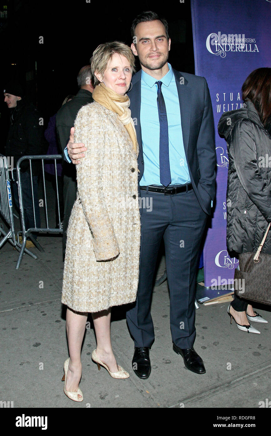 Cynthia nixon and cheyenne jackson hi-res stock photography and images ...