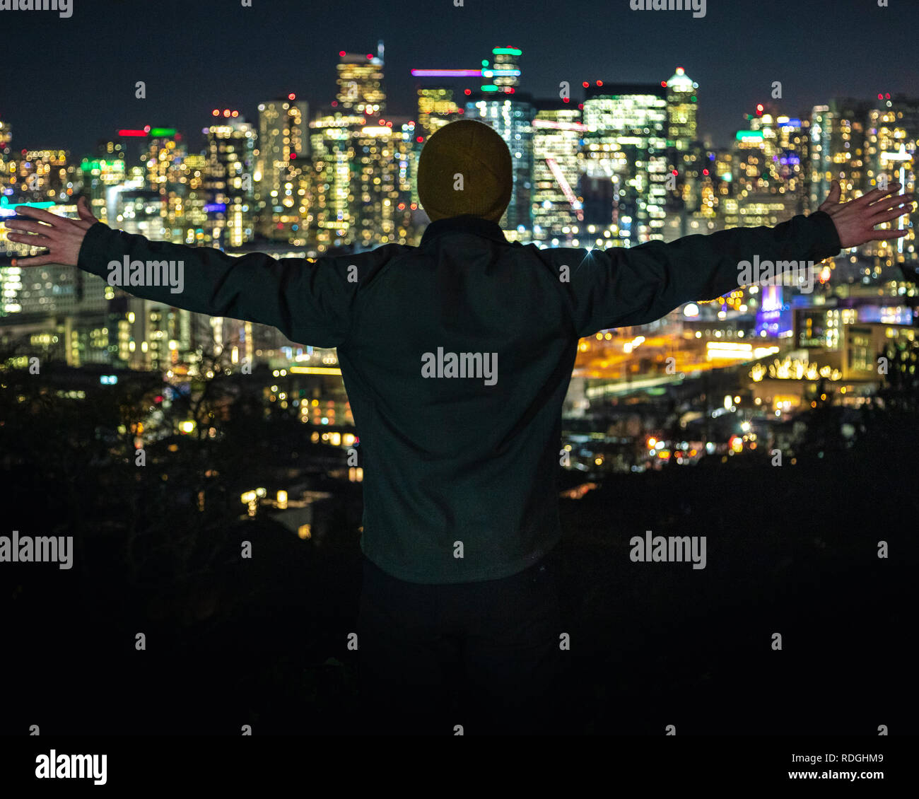 Arms out wide hi-res stock photography and images - Alamy