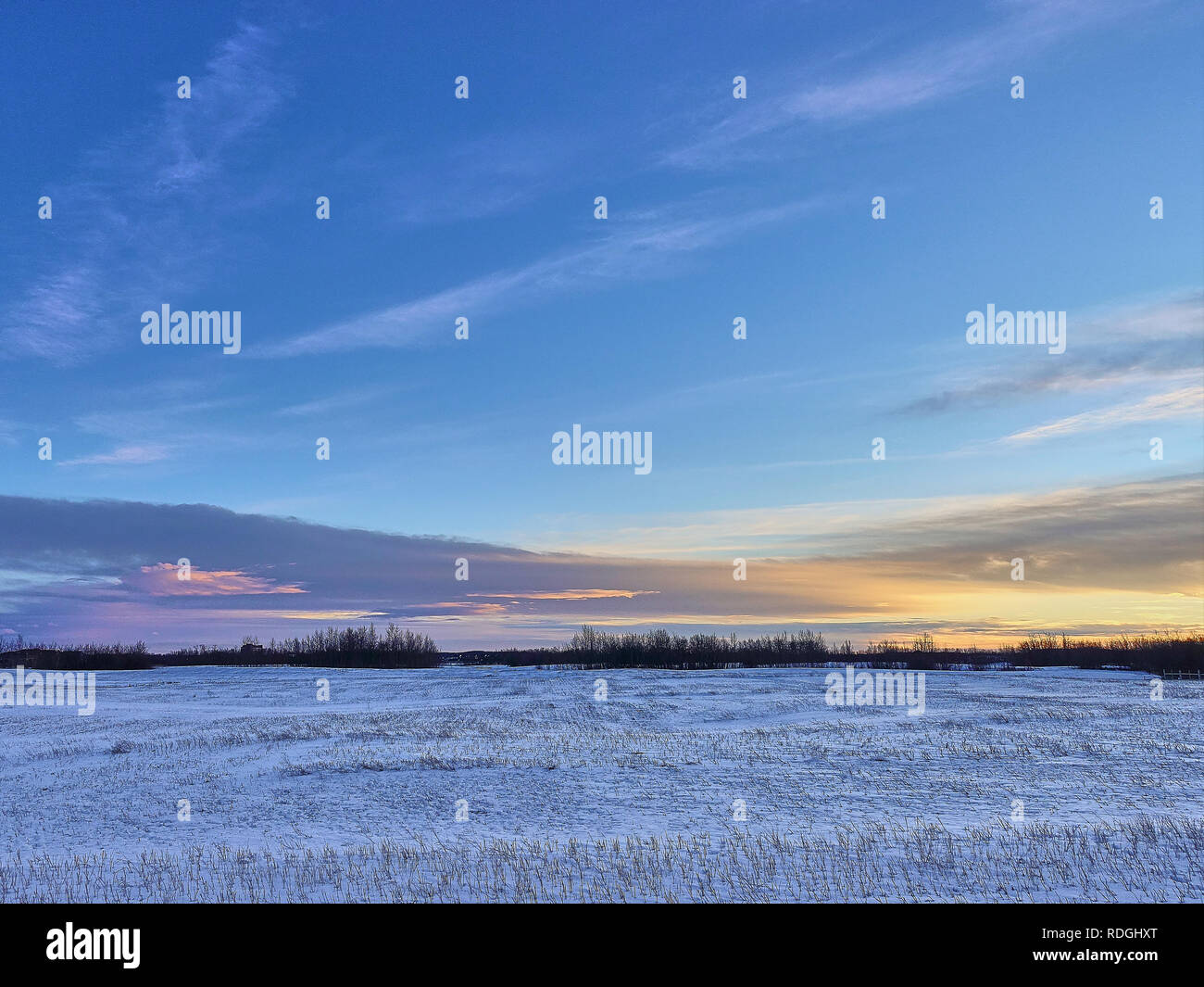 Snowdrift prairie hi-res stock photography and images - Alamy