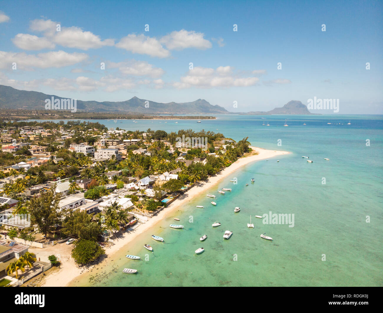 Montain and beach hi-res stock photography and images - Alamy