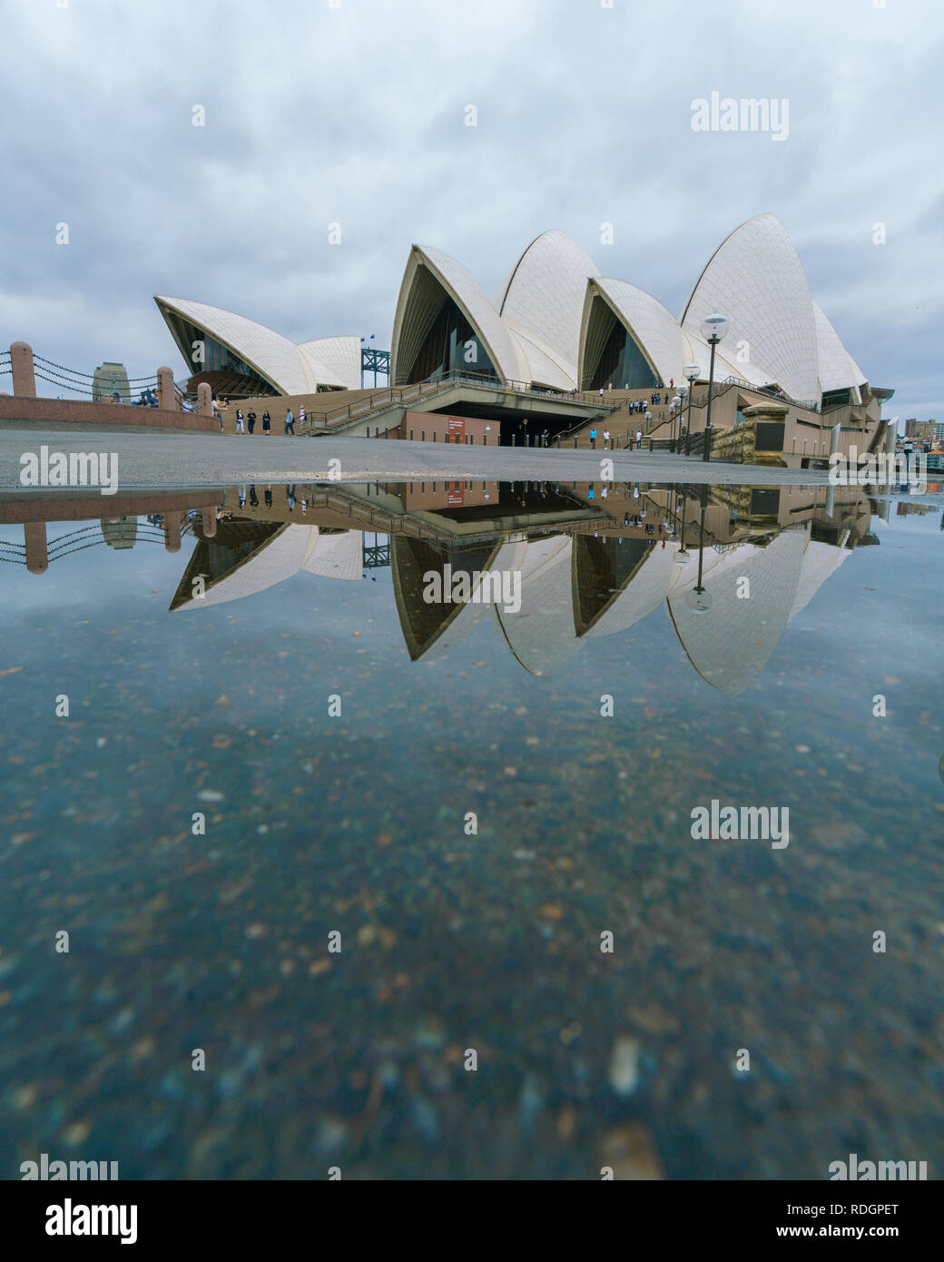 Reflection Opera House Sydney Stock Photo - Alamy