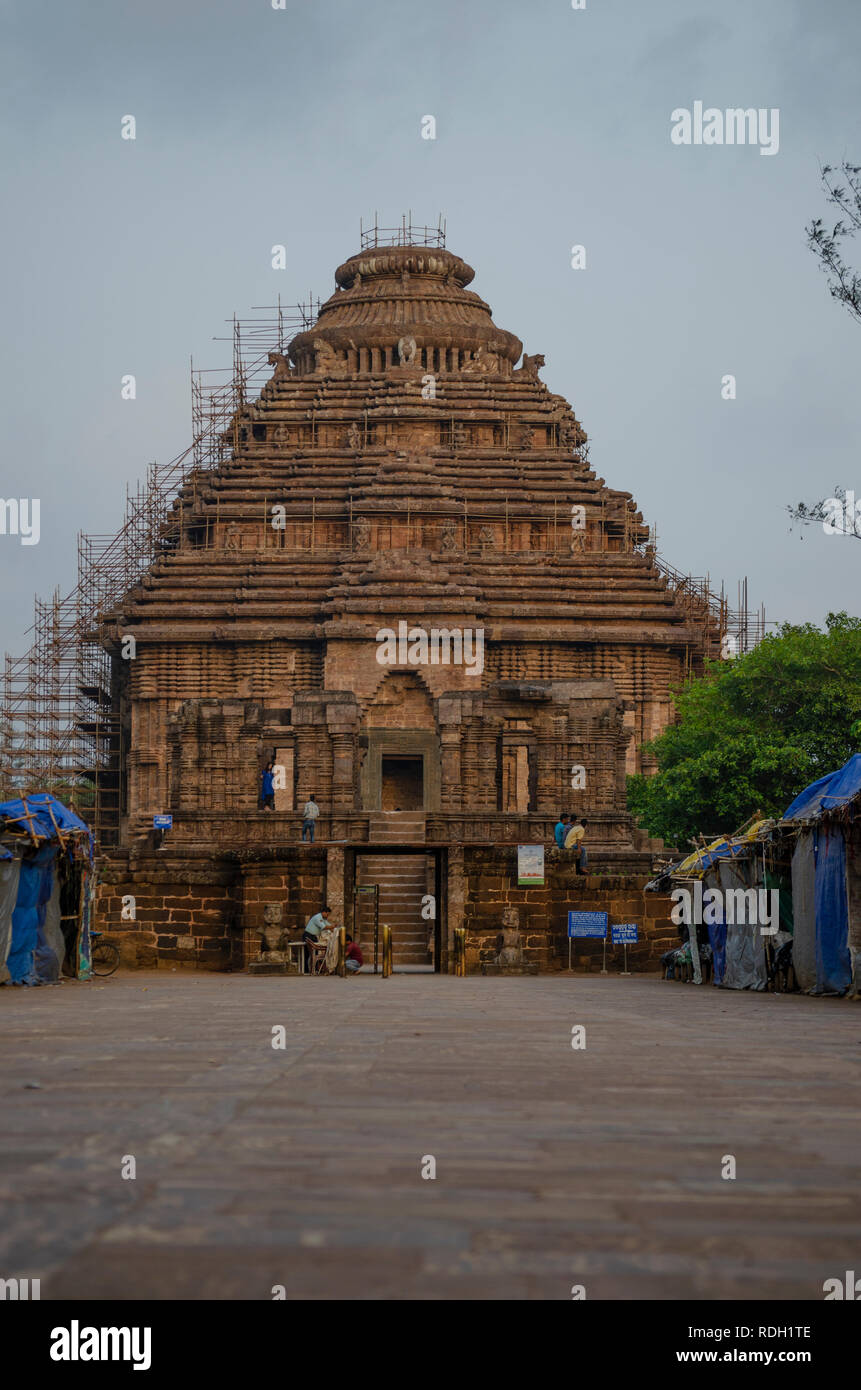 Konark temple sculptures hi-res stock photography and images - Alamy