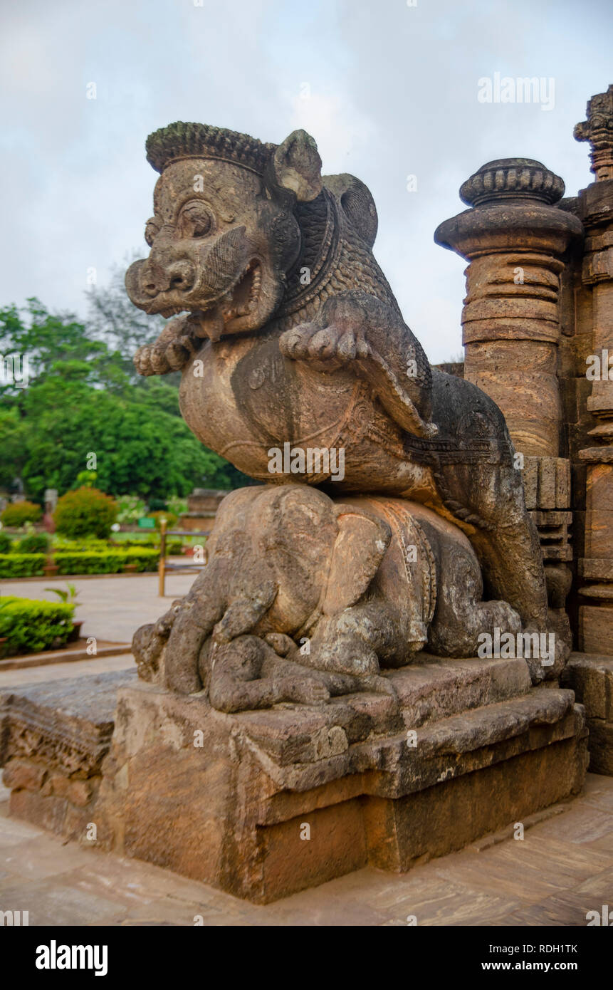 Lion statues entrance sun temple hi-res stock photography and images ...