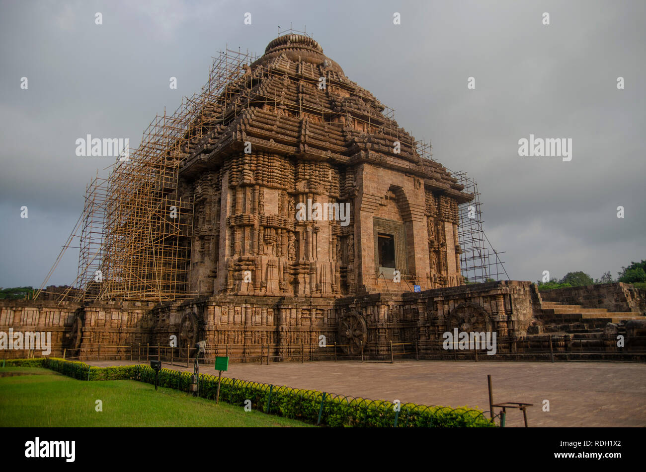 Konark temple sculptures hi-res stock photography and images - Alamy
