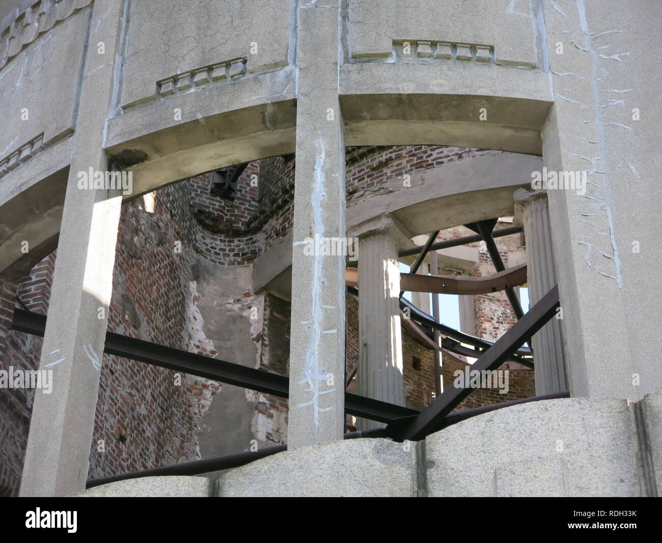 Bombed out 1945 hi-res stock photography and images - Alamy